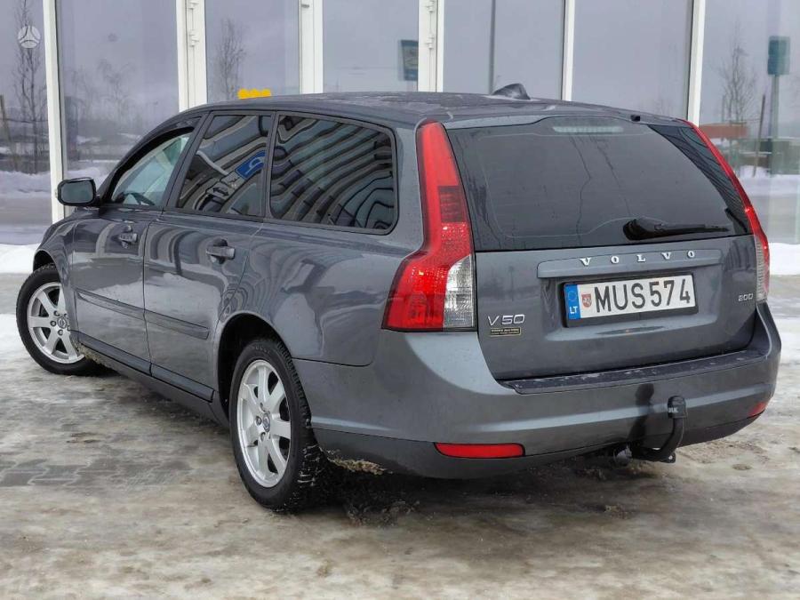 Pelēks Volvo V50 2009 Viļņa, ar dzinēja tilpumu 2.00 L un nobraukumu 326 tūkst. km par 3200 €, foto 4 vietnē AUTOMOTO.COM.LV