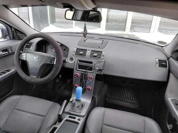 Grey Volvo V50 2009 in Vilnius, with an engine capacity of 2.00 L and mileage of 326 thousand km for 3200 €, photo 7 on AUTOMOTO.COM.LV