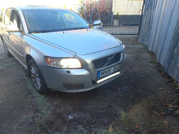 Grey Volvo V50 2009 in Vilnius, with an engine capacity of 2.00 L and mileage of 300 thousand km for 950 €, photo 1 on AUTOMOTO.COM.LV