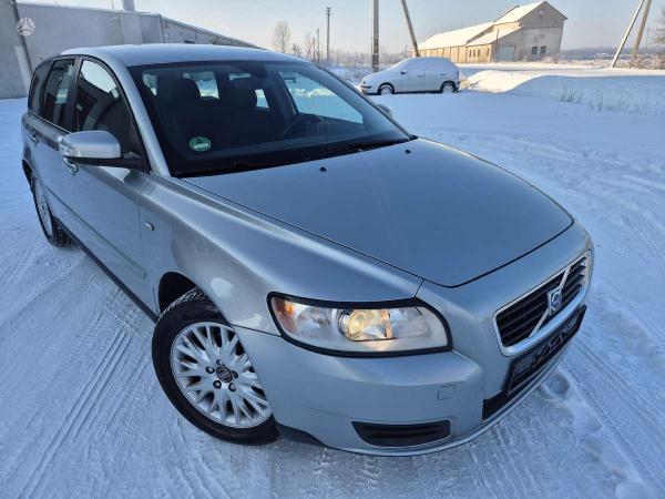 Grey Volvo V50 2009 in Alytus, with an engine capacity of 1.56 L and mileage of 236 thousand km for 2650 €, photo 1 on AUTOMOTO.COM.LV