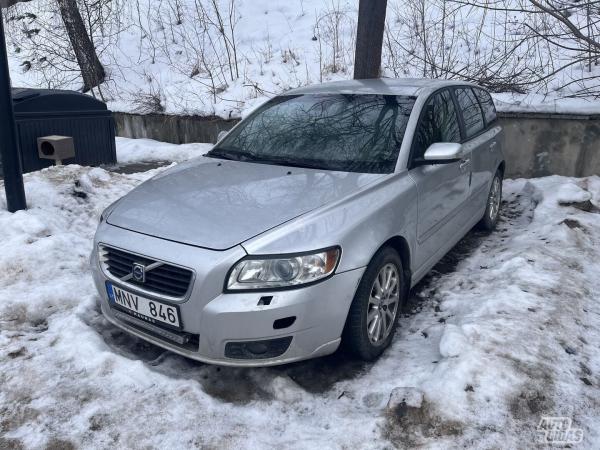 Pelēks Volvo V50 2009 Viļņa, ar dzinēja tilpumu 2.00 L un nobraukumu 320 tūkst. km par 650 €, foto 2 vietnē AUTOMOTO.COM.LV