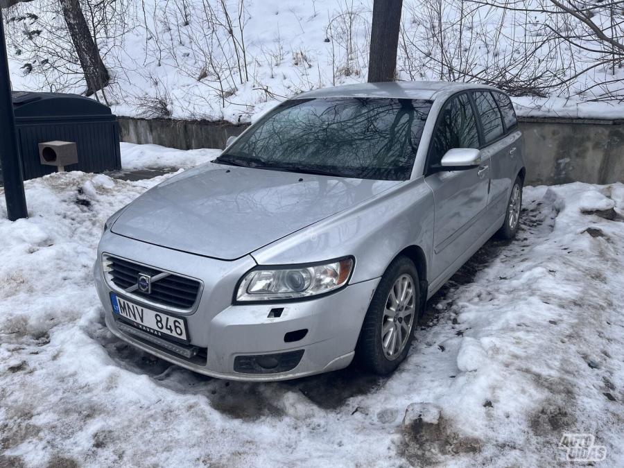 Grey Volvo V50 2009 in Vilnius, with an engine capacity of 2.00 L and mileage of 320 thousand km for 650 €, photo 2 on AUTOMOTO.COM.LV