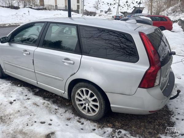 Pelēks Volvo V50 2009 Viļņa, ar dzinēja tilpumu 2.00 L un nobraukumu 320 tūkst. km par 650 €, foto 3 vietnē AUTOMOTO.COM.LV