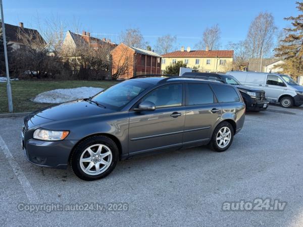Pelēks Volvo V50 2009 Tartu, ar dzinēja tilpumu 1.60 L un nobraukumu 293 tūkst. km par 2950 €, foto 5 vietnē AUTOMOTO.COM.LV