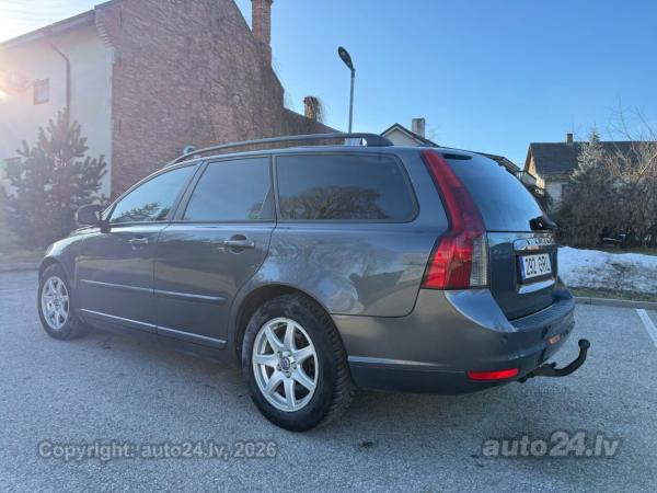 Pelēks Volvo V50 2009 Tartu, ar dzinēja tilpumu 1.60 L un nobraukumu 293 tūkst. km par 2950 €, foto 6 vietnē AUTOMOTO.COM.LV