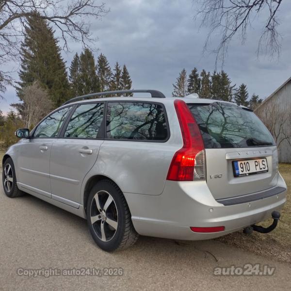 Pelēks Volvo V50 2009 Veru, ar dzinēja tilpumu 1.60 L un nobraukumu 316 tūkst. km par 2750 €, foto 2 vietnē AUTOMOTO.COM.LV