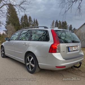 Pelēks Volvo V50 2009 Veru, ar dzinēja tilpumu 1.60 L un nobraukumu 316 tūkst. km par 2750 €, foto 2 vietnē AUTOMOTO.COM.LV