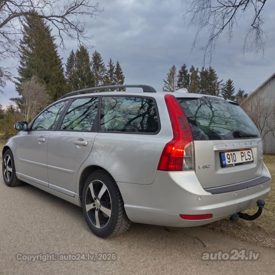 Pelēks Volvo V50 2009 Veru, ar dzinēja tilpumu 1.60 L un nobraukumu 316 tūkst. km par 2750 €, foto 2 vietnē AUTOMOTO.COM.LV