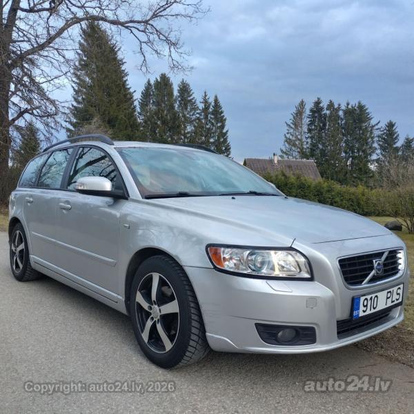 Pelēks Volvo V50 2009 Veru, ar dzinēja tilpumu 1.60 L un nobraukumu 316 tūkst. km par 2750 €, foto 3 vietnē AUTOMOTO.COM.LV