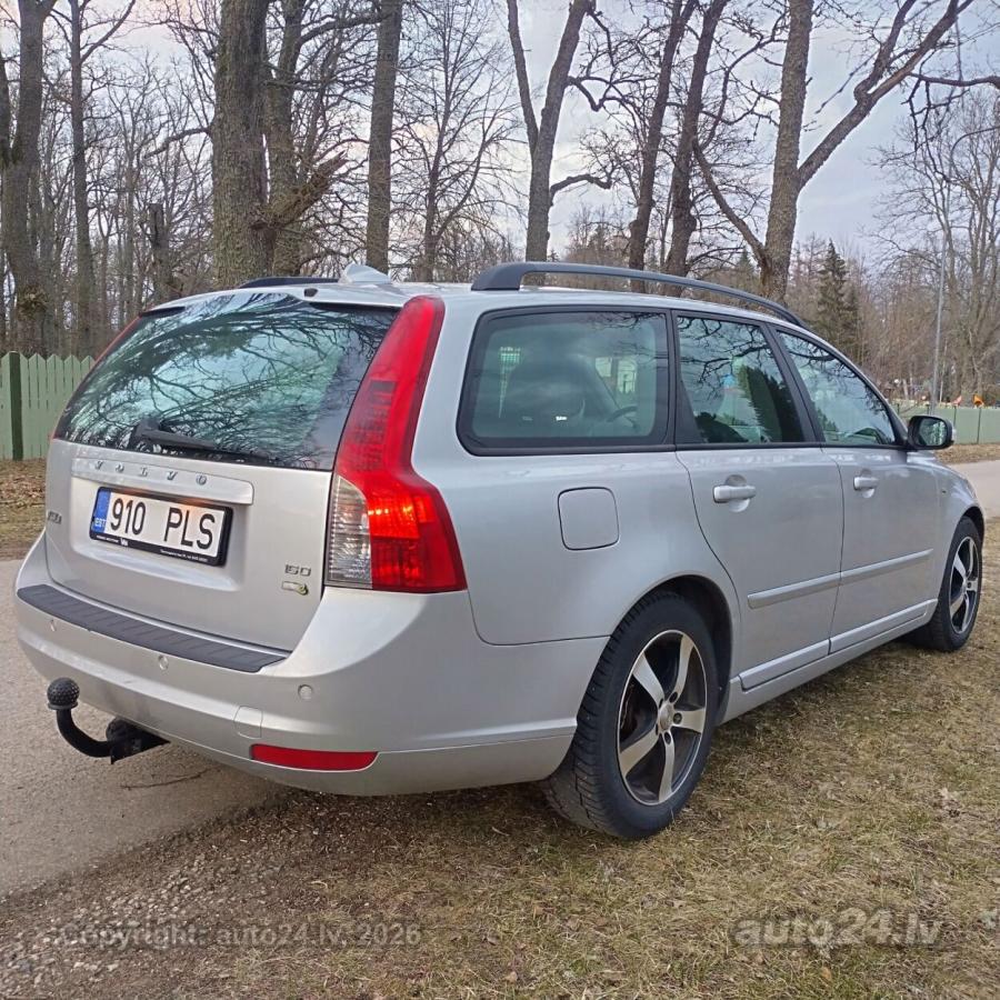 Pelēks Volvo V50 2009 Veru, ar dzinēja tilpumu 1.60 L un nobraukumu 316 tūkst. km par 2750 €, foto 4 vietnē AUTOMOTO.COM.LV