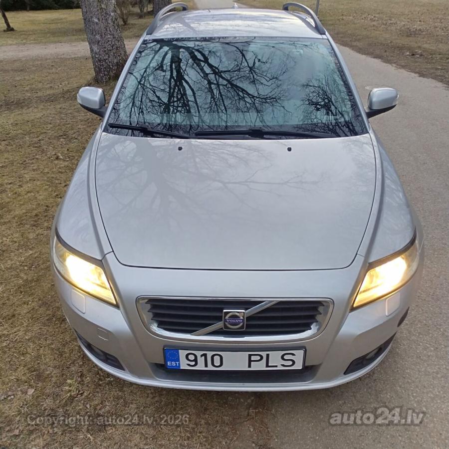 Pelēks Volvo V50 2009 Veru, ar dzinēja tilpumu 1.60 L un nobraukumu 316 tūkst. km par 2750 €, foto 9 vietnē AUTOMOTO.COM.LV