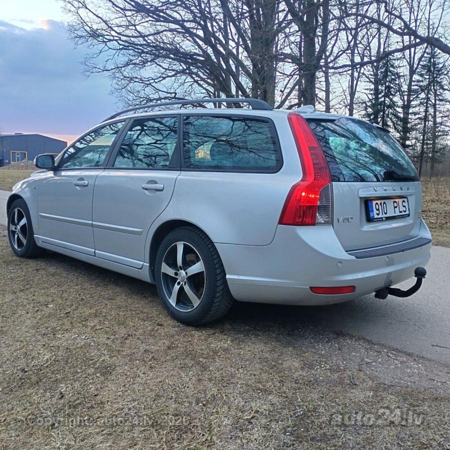 Pelēks Volvo V50 2009 Veru, ar dzinēja tilpumu 1.60 L un nobraukumu 316 tūkst. km par 2750 €, foto 18 vietnē AUTOMOTO.COM.LV