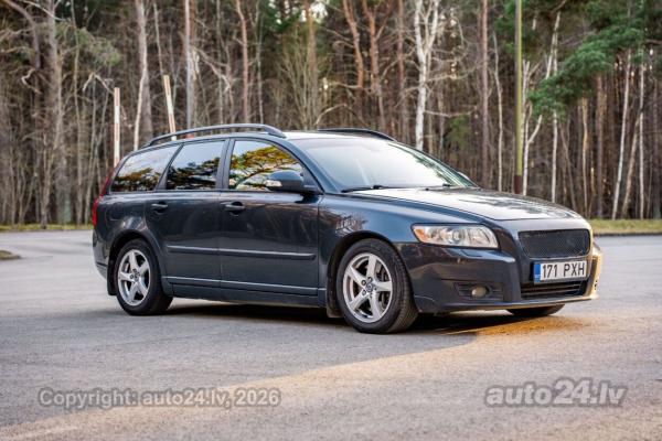 Pelēks Volvo V50 2009 Tallina, ar dzinēja tilpumu 2.00 L un nobraukumu 335 tūkst. km par 2700 €, foto 2 vietnē AUTOMOTO.COM.LV