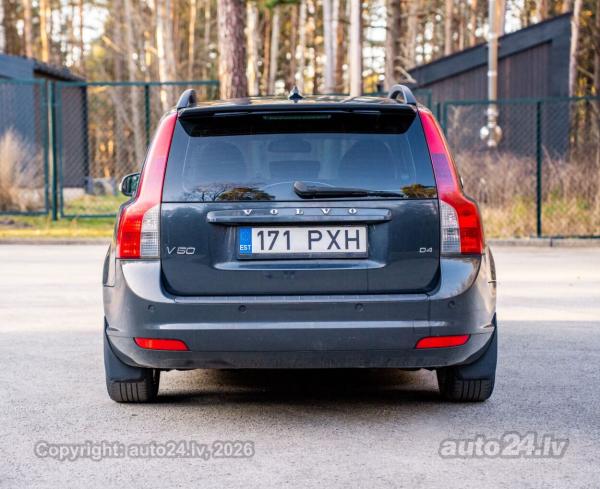 Pelēks Volvo V50 2009 Tallina, ar dzinēja tilpumu 2.00 L un nobraukumu 335 tūkst. km par 2700 €, foto 5 vietnē AUTOMOTO.COM.LV