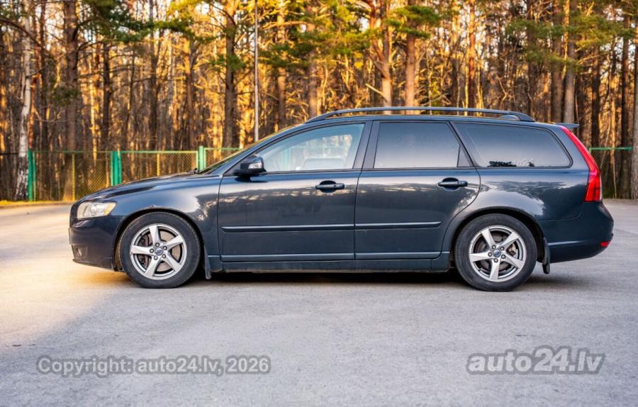 Grey Volvo V50 2009 in Tallinn, with an engine capacity of 2.00 L and mileage of 335 thousand km for 2700 €, photo 7 on AUTOMOTO.COM.LV