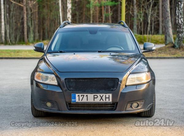 Pelēks Volvo V50 2009 Tallina, ar dzinēja tilpumu 2.00 L un nobraukumu 335 tūkst. km par 2700 €, foto 9 vietnē AUTOMOTO.COM.LV