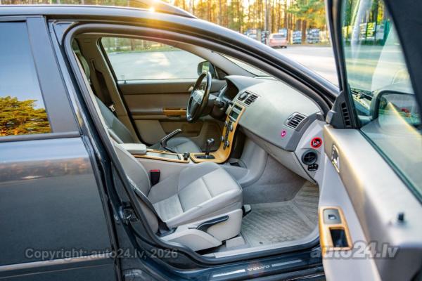 Pelēks Volvo V50 2009 Tallina, ar dzinēja tilpumu 2.00 L un nobraukumu 335 tūkst. km par 2700 €, foto 11 vietnē AUTOMOTO.COM.LV