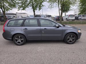 Grey Volvo V50 2009 in Marijampole, with an engine capacity of 1.60 L and mileage of 303 thousand km for 2500 €, photo 5 on AUTOMOTO.COM.LV