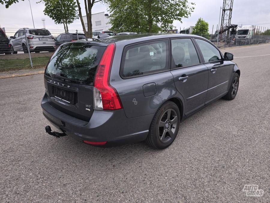 Grey Volvo V50 2009 in Marijampole, with an engine capacity of 1.60 L and mileage of 303 thousand km for 2500 €, photo 6 on AUTOMOTO.COM.LV