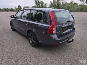 Grey Volvo V50 2009 in Marijampole, with an engine capacity of 1.60 L and mileage of 303 thousand km for 2500 €, photo 7 on AUTOMOTO.COM.LV