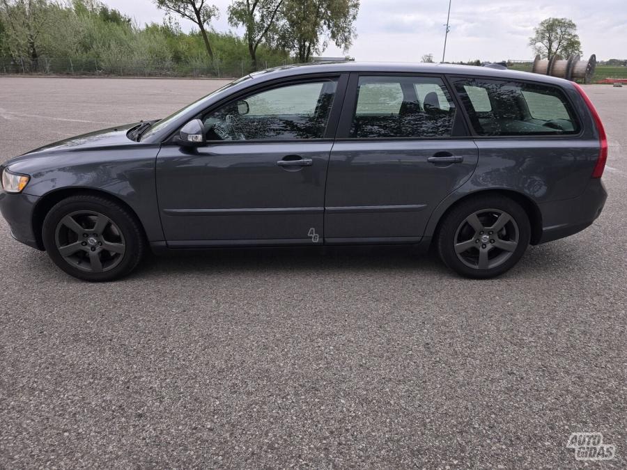 Grey Volvo V50 2009 in Marijampole, with an engine capacity of 1.60 L and mileage of 303 thousand km for 2500 €, photo 8 on AUTOMOTO.COM.LV