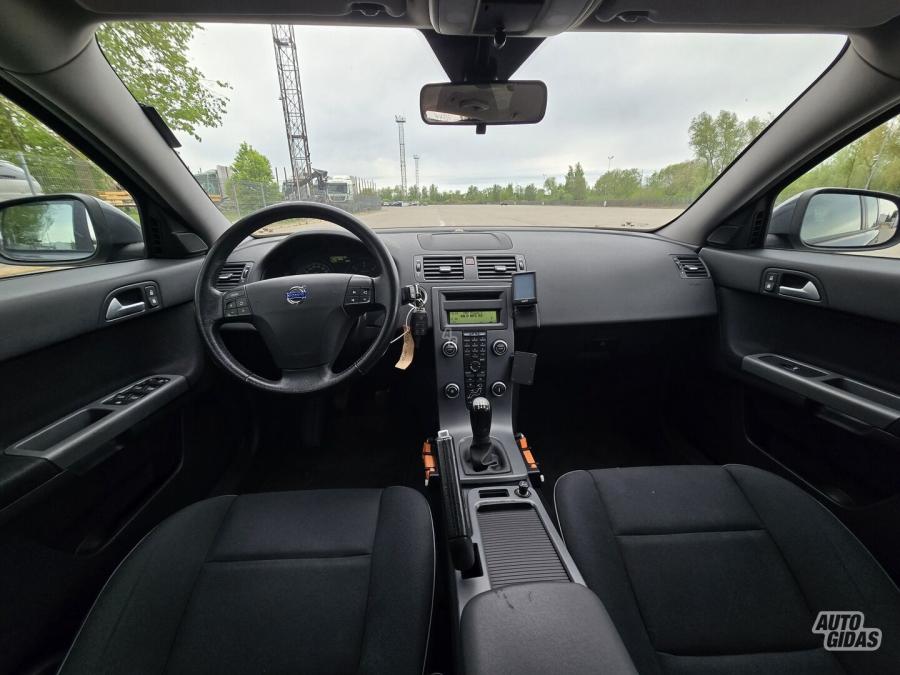Grey Volvo V50 2009 in Marijampole, with an engine capacity of 1.60 L and mileage of 303 thousand km for 2500 €, photo 12 on AUTOMOTO.COM.LV