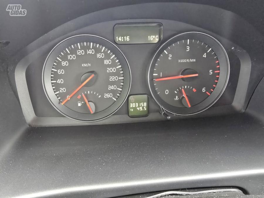 Grey Volvo V50 2009 in Marijampole, with an engine capacity of 1.60 L and mileage of 303 thousand km for 2500 €, photo 15 on AUTOMOTO.COM.LV