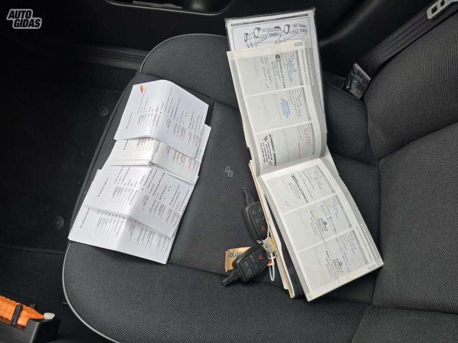 Grey Volvo V50 2009 in Marijampole, with an engine capacity of 1.60 L and mileage of 303 thousand km for 2500 €, photo 16 on AUTOMOTO.COM.LV
