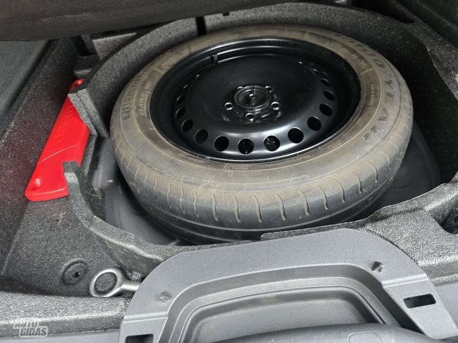 Grey Volvo V50 2009 in Marijampole, with an engine capacity of 1.60 L and mileage of 303 thousand km for 2500 €, photo 19 on AUTOMOTO.COM.LV