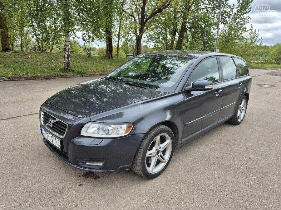 Pelēks Volvo V50 2009 Panevēža, ar dzinēja tilpumu 2.00 L un nobraukumu 340 tūkst. km par 2000 €, foto 3 vietnē AUTOMOTO.COM.LV