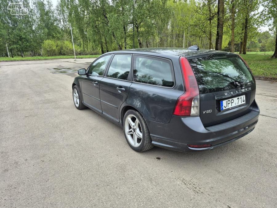 Pelēks Volvo V50 2009 Panevēža, ar dzinēja tilpumu 2.00 L un nobraukumu 340 tūkst. km par 2000 €, foto 4 vietnē AUTOMOTO.COM.LV