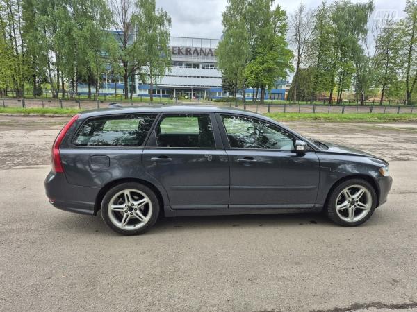 Grey Volvo V50 2009 in Panevezys, with an engine capacity of 2.00 L and mileage of 340 thousand km for 2000 €, photo 5 on AUTOMOTO.COM.LV