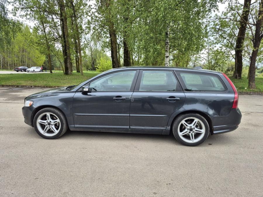 Pelēks Volvo V50 2009 Panevēža, ar dzinēja tilpumu 2.00 L un nobraukumu 340 tūkst. km par 2000 €, foto 7 vietnē AUTOMOTO.COM.LV