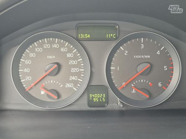 Grey Volvo V50 2009 in Panevezys, with an engine capacity of 2.00 L and mileage of 340 thousand km for 2000 €, photo 8 on AUTOMOTO.COM.LV