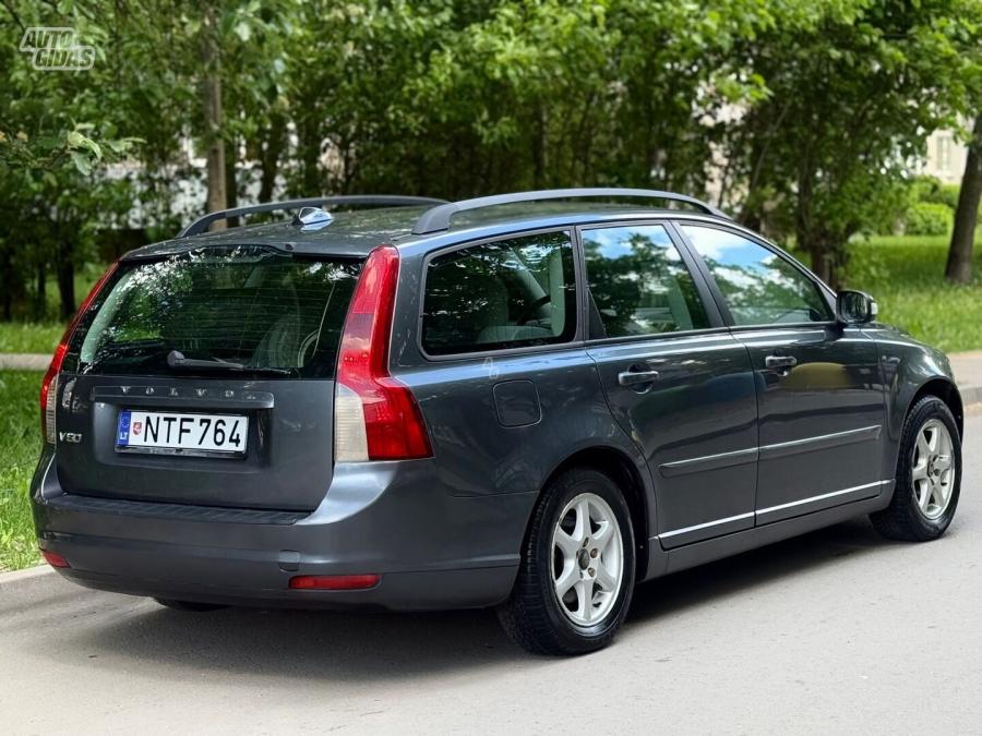 Pelēks Volvo V50 2009 Kauņa, ar dzinēja tilpumu 1.60 L un nobraukumu 346 tūkst. km par 2250 €, foto 4 vietnē AUTOMOTO.COM.LV