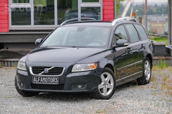 Pelēks Volvo V50 2009 Rīga, ar dzinēja tilpumu 2.40 L un nobraukumu 284 tūkst. km par 3990 €, foto 1 vietnē AUTOMOTO.COM.LV