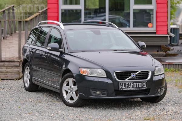 Pelēks Volvo V50 2009 Rīga, ar dzinēja tilpumu 2.40 L un nobraukumu 284 tūkst. km par 3990 €, foto 2 vietnē AUTOMOTO.COM.LV