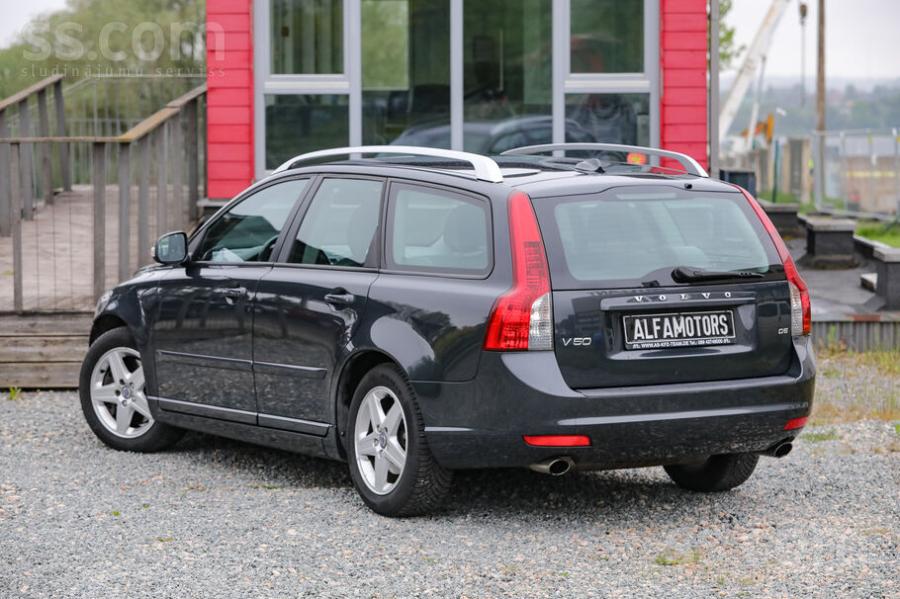 Pelēks Volvo V50 2009 Rīga, ar dzinēja tilpumu 2.40 L un nobraukumu 284 tūkst. km par 3990 €, foto 4 vietnē AUTOMOTO.COM.LV
