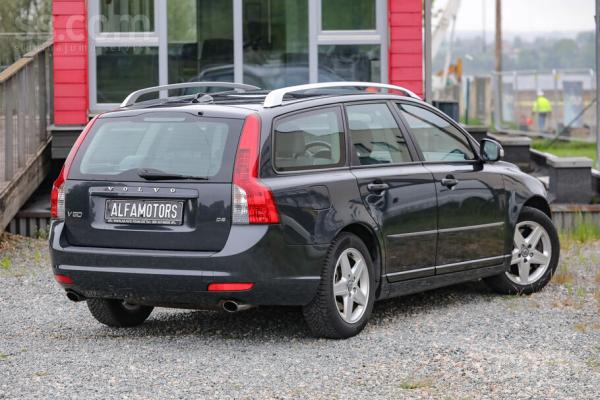 Pelēks Volvo V50 2009 Rīga, ar dzinēja tilpumu 2.40 L un nobraukumu 284 tūkst. km par 3990 €, foto 4 vietnē AUTOMOTO.COM.LV