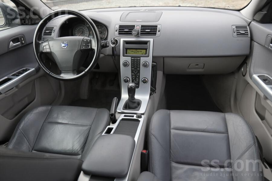 Pelēks Volvo V50 2009 Rīga, ar dzinēja tilpumu 2.40 L un nobraukumu 284 tūkst. km par 3990 €, foto 7 vietnē AUTOMOTO.COM.LV