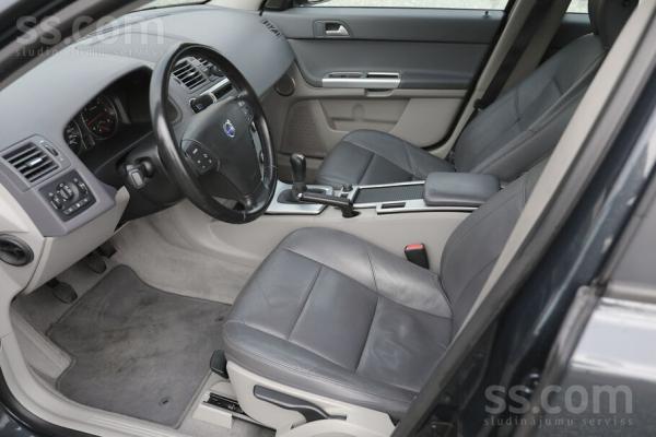 Pelēks Volvo V50 2009 Rīga, ar dzinēja tilpumu 2.40 L un nobraukumu 284 tūkst. km par 3990 €, foto 7 vietnē AUTOMOTO.COM.LV