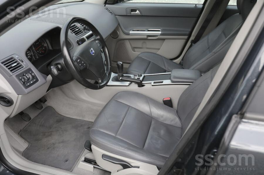 Pelēks Volvo V50 2009 Rīga, ar dzinēja tilpumu 2.40 L un nobraukumu 284 tūkst. km par 3990 €, foto 8 vietnē AUTOMOTO.COM.LV