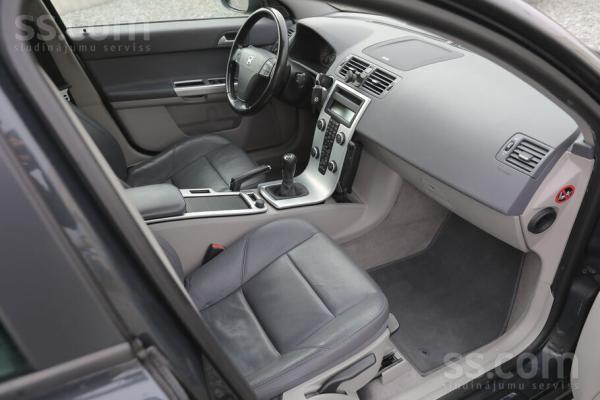 Pelēks Volvo V50 2009 Rīga, ar dzinēja tilpumu 2.40 L un nobraukumu 284 tūkst. km par 3990 €, foto 8 vietnē AUTOMOTO.COM.LV