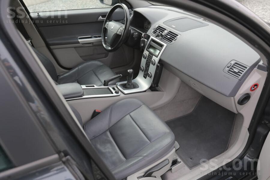 Pelēks Volvo V50 2009 Rīga, ar dzinēja tilpumu 2.40 L un nobraukumu 284 tūkst. km par 3990 €, foto 9 vietnē AUTOMOTO.COM.LV