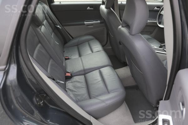 Pelēks Volvo V50 2009 Rīga, ar dzinēja tilpumu 2.40 L un nobraukumu 284 tūkst. km par 3990 €, foto 10 vietnē AUTOMOTO.COM.LV