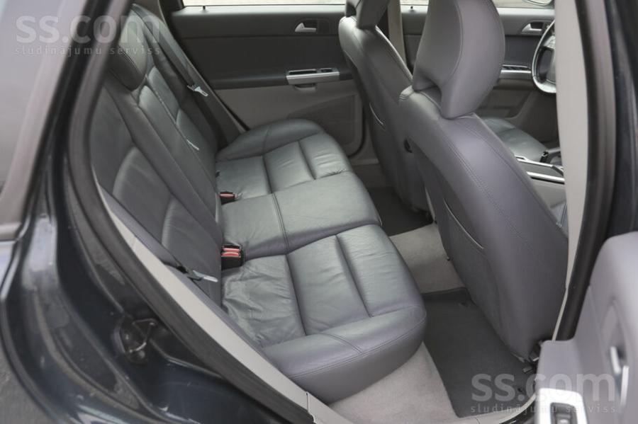 Pelēks Volvo V50 2009 Rīga, ar dzinēja tilpumu 2.40 L un nobraukumu 284 tūkst. km par 3990 €, foto 11 vietnē AUTOMOTO.COM.LV