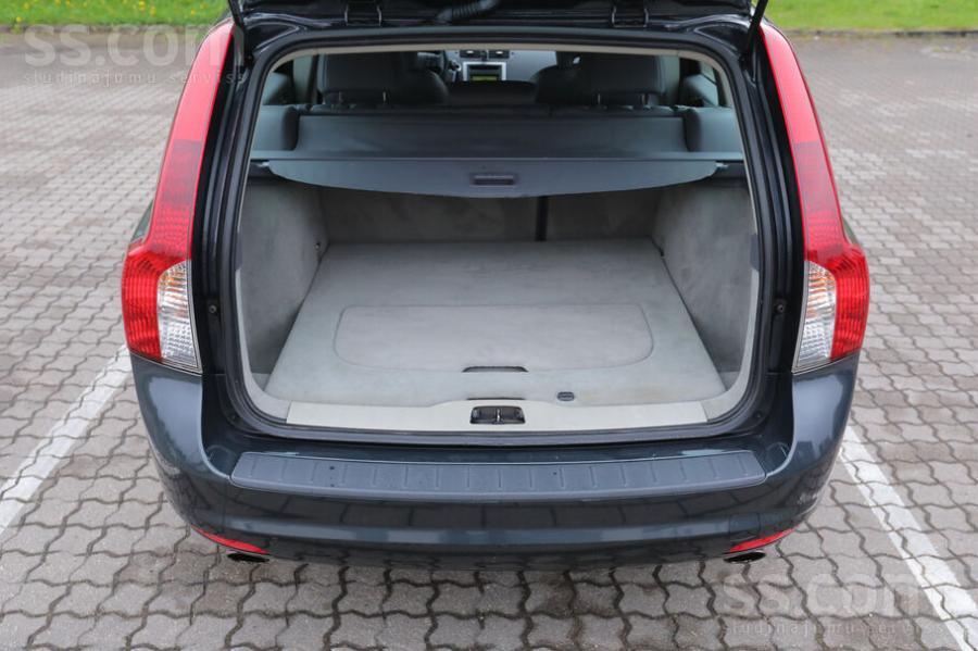 Pelēks Volvo V50 2009 Rīga, ar dzinēja tilpumu 2.40 L un nobraukumu 284 tūkst. km par 3990 €, foto 12 vietnē AUTOMOTO.COM.LV