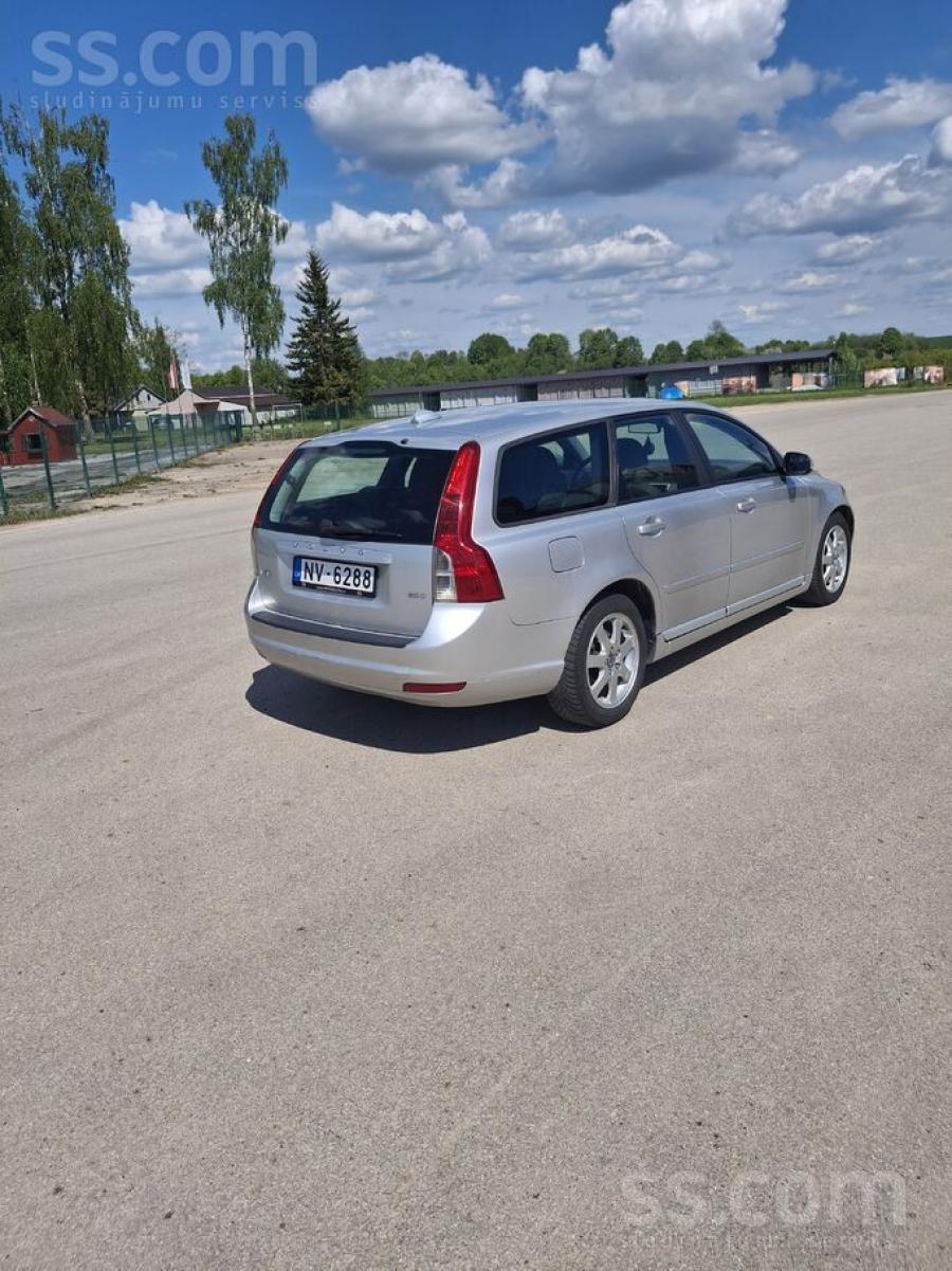 Pelēks Volvo V50 2009 Bauska, ar dzinēja tilpumu 2.00 L un nobraukumu 333 tūkst. km par 1800 €, foto 5 vietnē AUTOMOTO.COM.LV