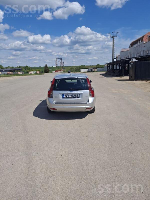 Grey Volvo V50 2009 in Bauska, with an engine capacity of 2.00 L and mileage of 333 thousand km for 1800 €, photo 5 on AUTOMOTO.COM.LV