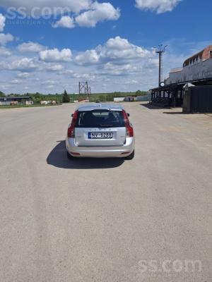 Pelēks Volvo V50 2009 Bauska, ar dzinēja tilpumu 2.00 L un nobraukumu 333 tūkst. km par 1800 €, foto 6 vietnē AUTOMOTO.COM.LV